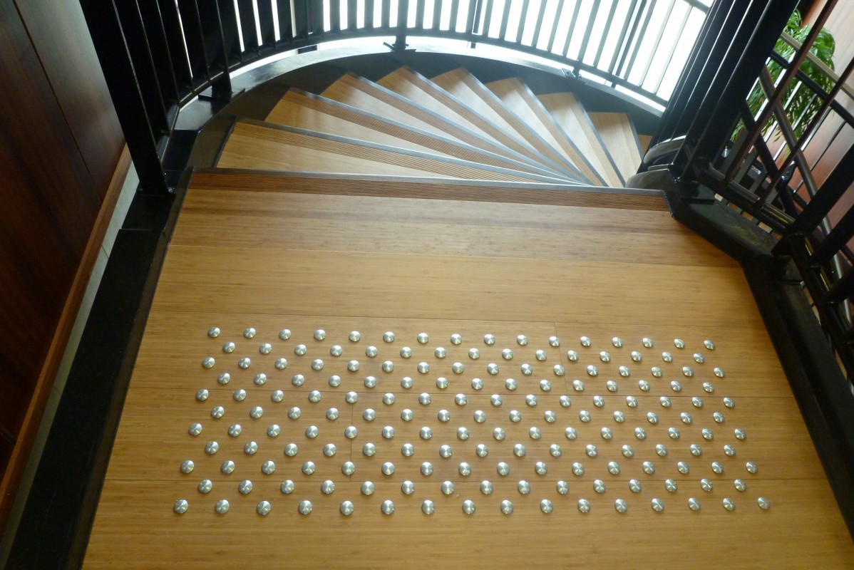 Plot podotactile en inox 316 zingué à coller