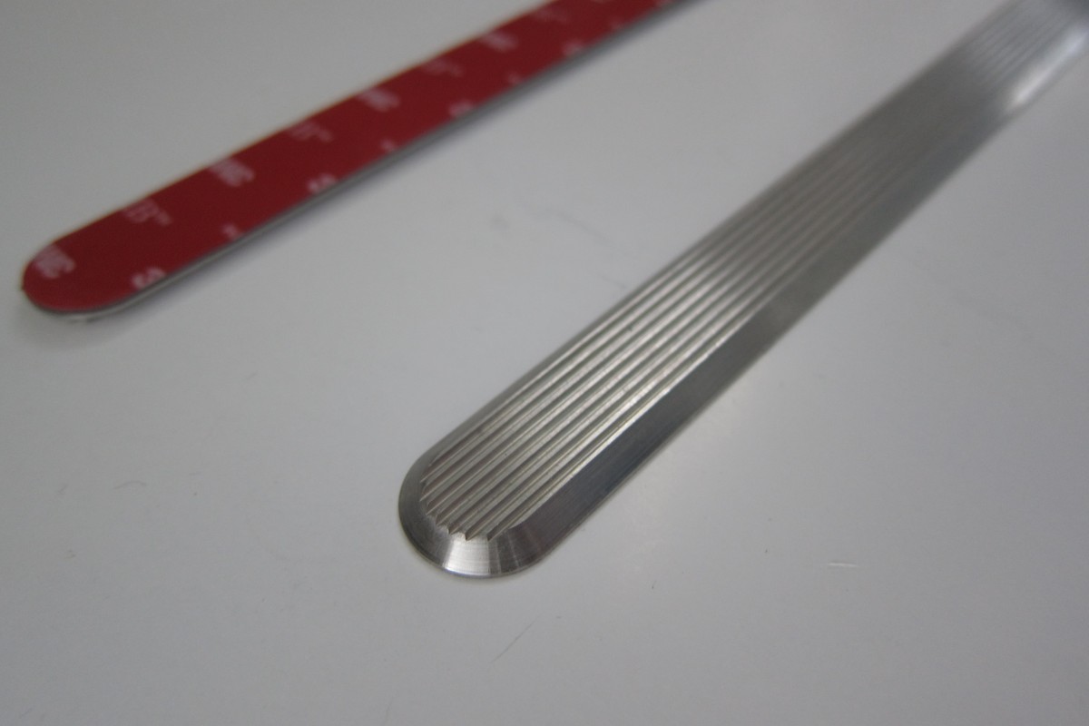 EasyBAO - bande de guidage INOX pour cheminement PMR - Adhésive